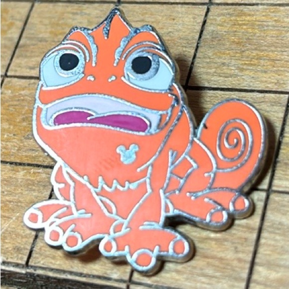 Disney | Jewelry | Disney Trading Pin Orange Chameleon Pascal 24 Hidden ...